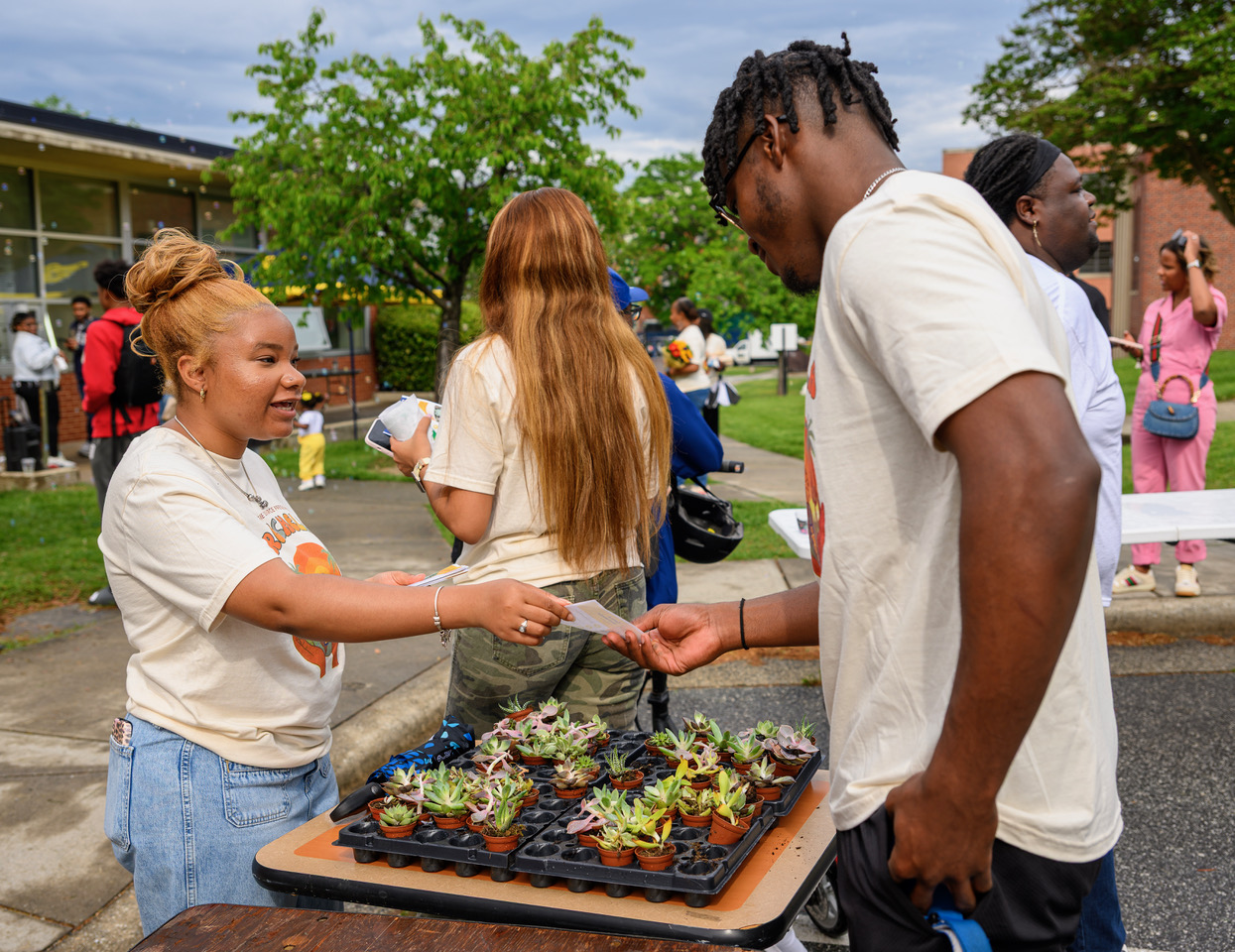 Aggie Source Food Pantry Gets New Source for Fresh Food | North ...